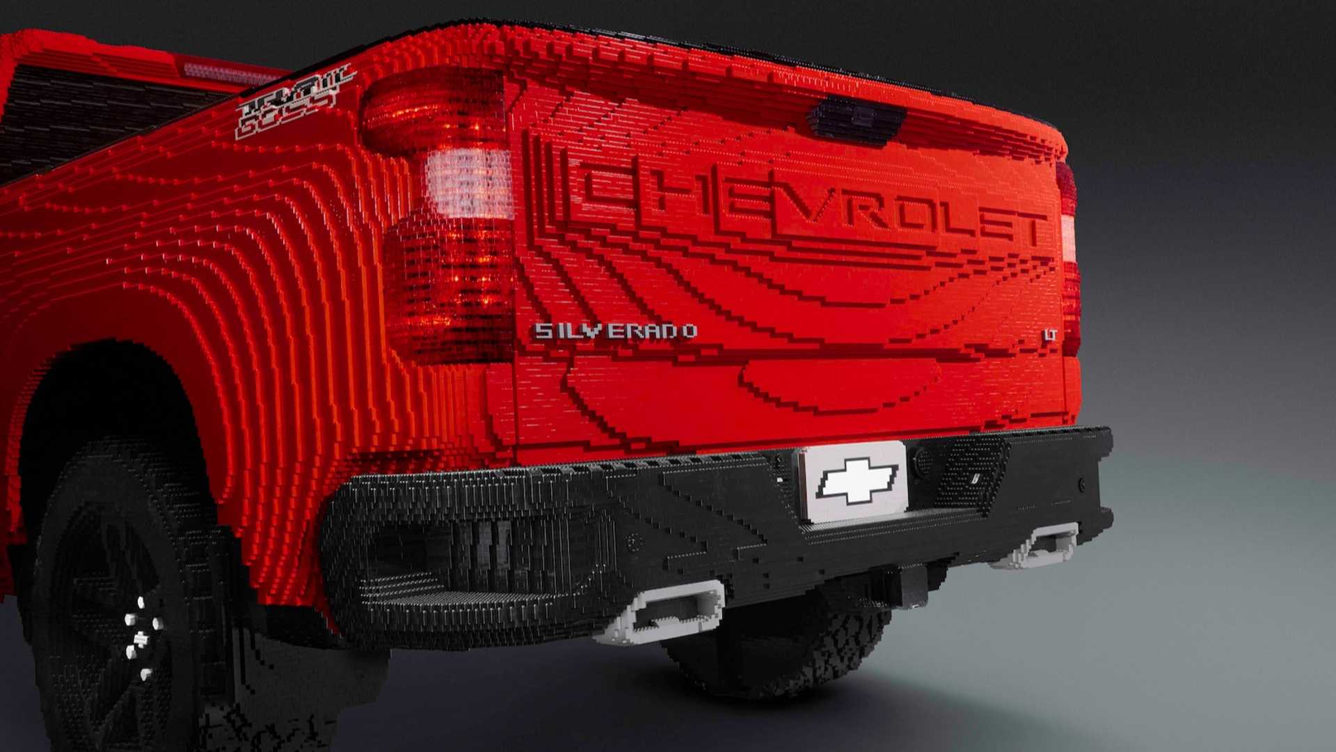 Construyen una Chevrolet Silverado con LEGO a escala real