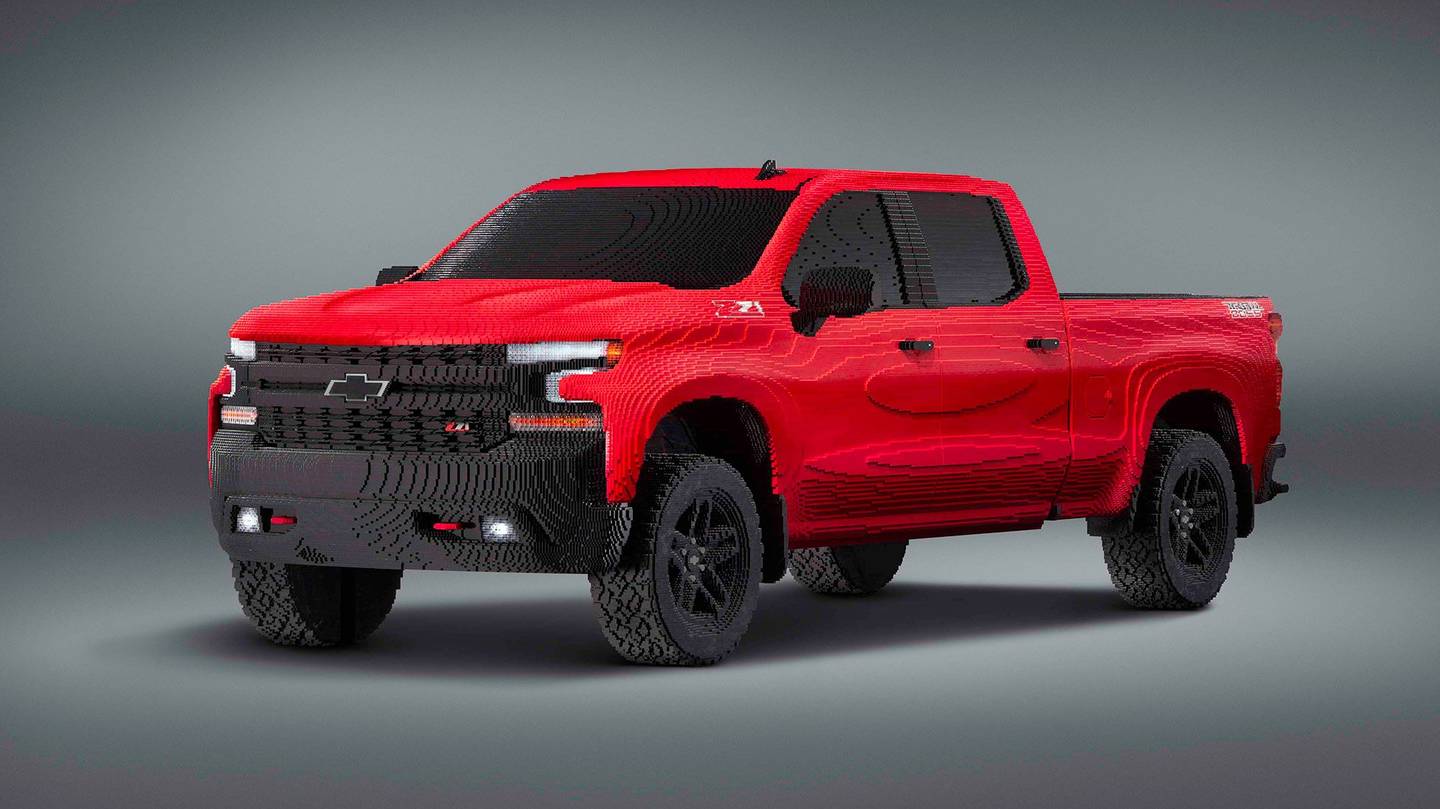 Construyen una Chevrolet Silverado con LEGO a escala real